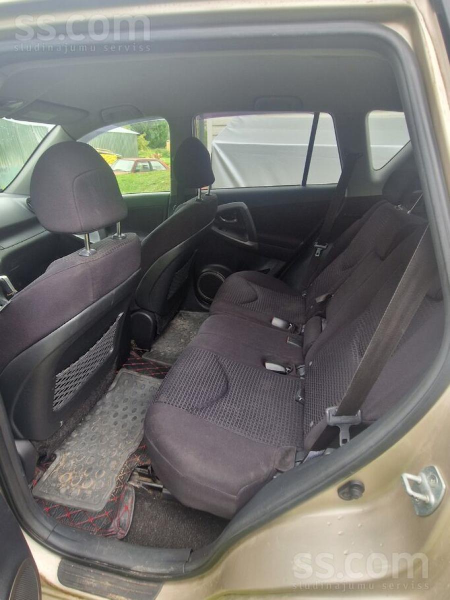 Dzeltens Toyota RAV4 2007 Rīga, ar dzinēja tilpumu 2.00 L un nobraukumu 334 tūkst. km par 3750 €, foto 6 vietnē AUTOMOTO.COM.LV