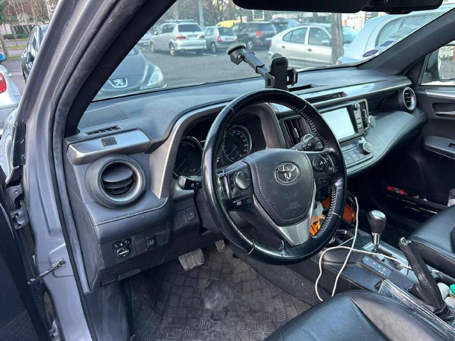 Yellow Toyota RAV4 2019 in Vilnius, with an engine capacity of 0.00 L and mileage of 238 thousand km for 13500 €, photo 13 on AUTOMOTO.COM.LV