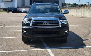 Black Toyota Sequoia 2011 in Vilnius, with an engine capacity of 5.70 L and mileage of 700 thousand km for 17500 €, photo  on AUTOMOTO.COM.LV