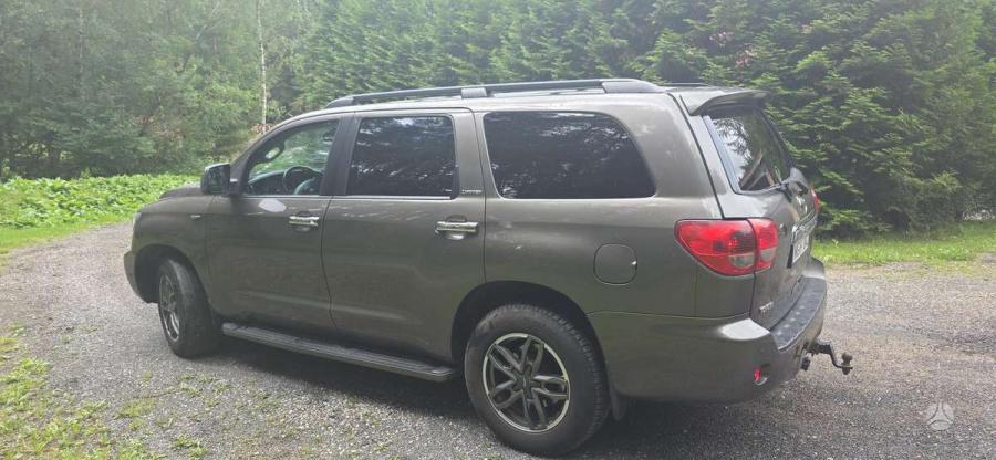 Brūns Toyota Sequoia 2008 Viļņa, ar dzinēja tilpumu 5.66 L un nobraukumu 512 tūkst. km par 19000 €, foto 1 vietnē AUTOMOTO.COM.LV