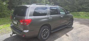 Brūns Toyota Sequoia 2008 Viļņa, ar dzinēja tilpumu 5.66 L un nobraukumu 512 tūkst. km par 19000 €, foto 4 vietnē AUTOMOTO.COM.LV