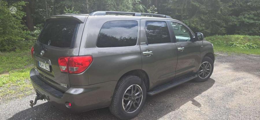 Brūns Toyota Sequoia 2008 Viļņa, ar dzinēja tilpumu 5.66 L un nobraukumu 512 tūkst. km par 19000 €, foto 4 vietnē AUTOMOTO.COM.LV