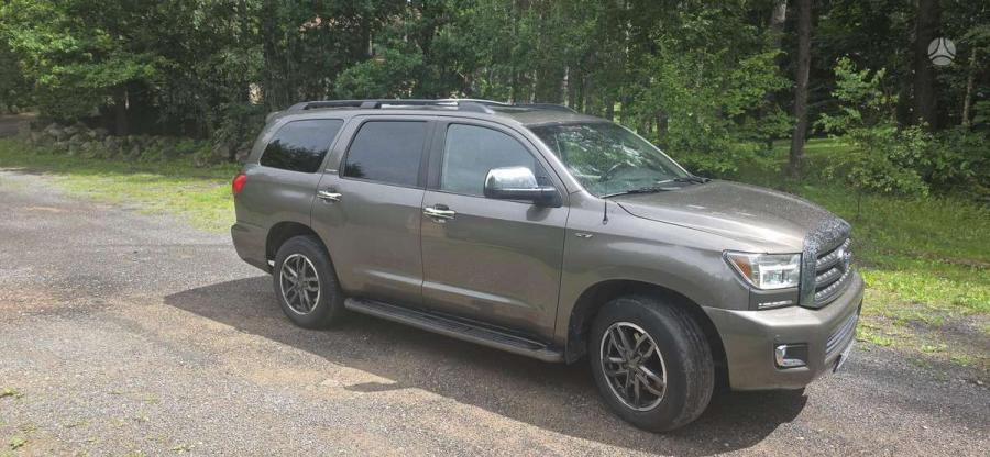 Brūns Toyota Sequoia 2008 Viļņa, ar dzinēja tilpumu 5.66 L un nobraukumu 512 tūkst. km par 19000 €, foto 5 vietnē AUTOMOTO.COM.LV