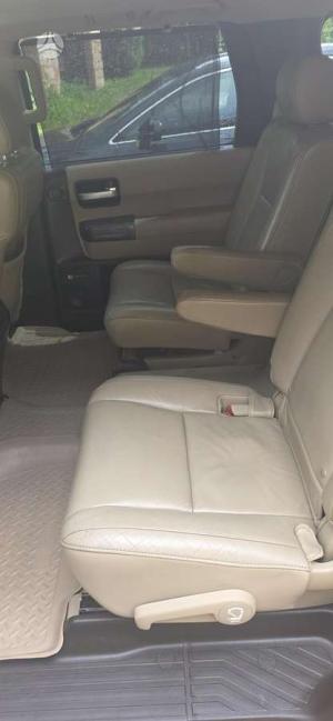 Brūns Toyota Sequoia 2008 Viļņa, ar dzinēja tilpumu 5.66 L un nobraukumu 512 tūkst. km par 19000 €, foto 12 vietnē AUTOMOTO.COM.LV