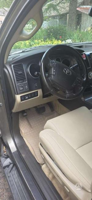 Brūns Toyota Sequoia 2008 Viļņa, ar dzinēja tilpumu 5.66 L un nobraukumu 512 tūkst. km par 19000 €, foto 13 vietnē AUTOMOTO.COM.LV