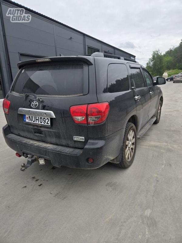Toyota Sequoia 2012 in Vilnius, with an engine capacity of 5.70 L and mileage of 250 thousand km for 19999 €, photo 3 on AUTOMOTO.COM.LV