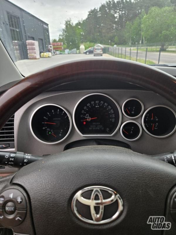 Toyota Sequoia 2012 in Vilnius, with an engine capacity of 5.70 L and mileage of 250 thousand km for 19999 €, photo 7 on AUTOMOTO.COM.LV