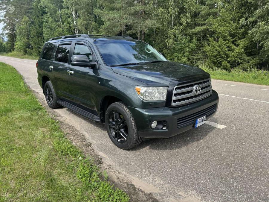 Green Toyota Sequoia 2008 in Vilnius, with an engine capacity of 5.66 L and mileage of 237 thousand km for 18700 €, photo 1 on AUTOMOTO.COM.LV
