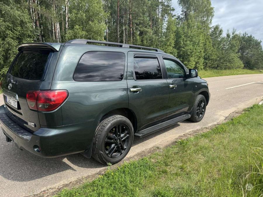 Green Toyota Sequoia 2008 in Vilnius, with an engine capacity of 5.66 L and mileage of 237 thousand km for 18700 €, photo 6 on AUTOMOTO.COM.LV