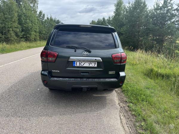 Green Toyota Sequoia 2008 in Vilnius, with an engine capacity of 5.66 L and mileage of 237 thousand km for 18700 €, photo 7 on AUTOMOTO.COM.LV