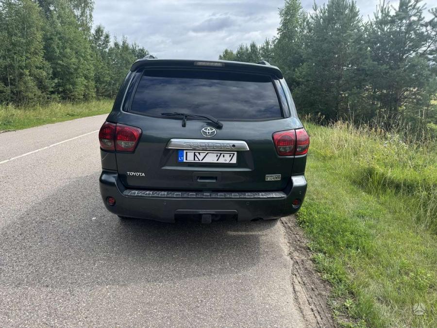 Green Toyota Sequoia 2008 in Vilnius, with an engine capacity of 5.66 L and mileage of 237 thousand km for 18700 €, photo 8 on AUTOMOTO.COM.LV