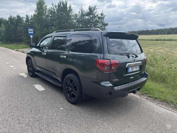 Green Toyota Sequoia 2008 in Vilnius, with an engine capacity of 5.66 L and mileage of 237 thousand km for 18700 €, photo 8 on AUTOMOTO.COM.LV