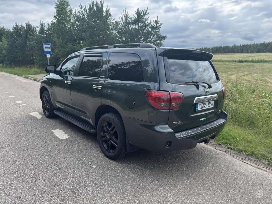 Green Toyota Sequoia 2008 in Vilnius, with an engine capacity of 5.66 L and mileage of 237 thousand km for 18700 €, photo 9 on AUTOMOTO.COM.LV