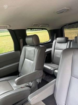 Green Toyota Sequoia 2008 in Vilnius, with an engine capacity of 5.66 L and mileage of 237 thousand km for 18700 €, photo 13 on AUTOMOTO.COM.LV