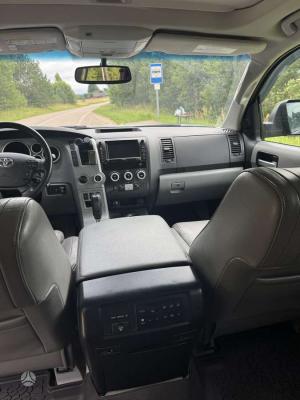 Green Toyota Sequoia 2008 in Vilnius, with an engine capacity of 5.66 L and mileage of 237 thousand km for 18700 €, photo 14 on AUTOMOTO.COM.LV