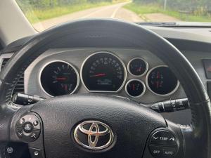 Green Toyota Sequoia 2008 in Vilnius, with an engine capacity of 5.66 L and mileage of 237 thousand km for 18700 €, photo 17 on AUTOMOTO.COM.LV
