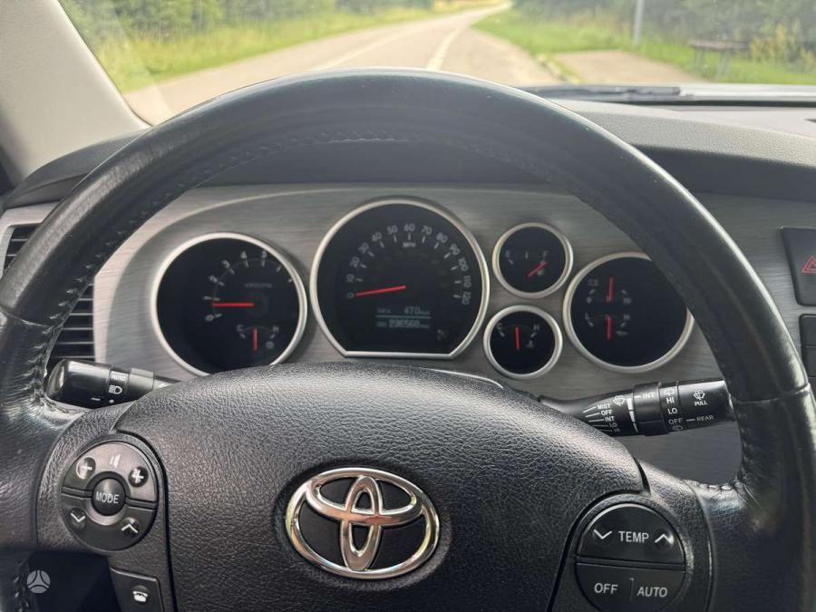 Green Toyota Sequoia 2008 in Vilnius, with an engine capacity of 5.66 L and mileage of 237 thousand km for 18700 €, photo 17 on AUTOMOTO.COM.LV