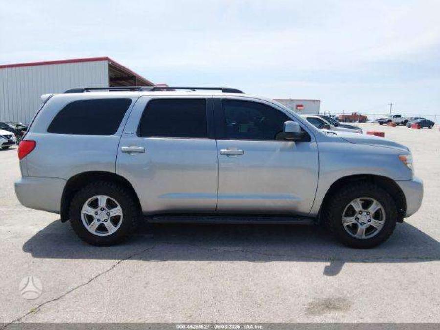 Grey Toyota Sequoia 2017 in Klaipeda, with an engine capacity of 5.70 L and mileage of 317 thousand km for 9300 €, photo 3 on AUTOMOTO.COM.LV