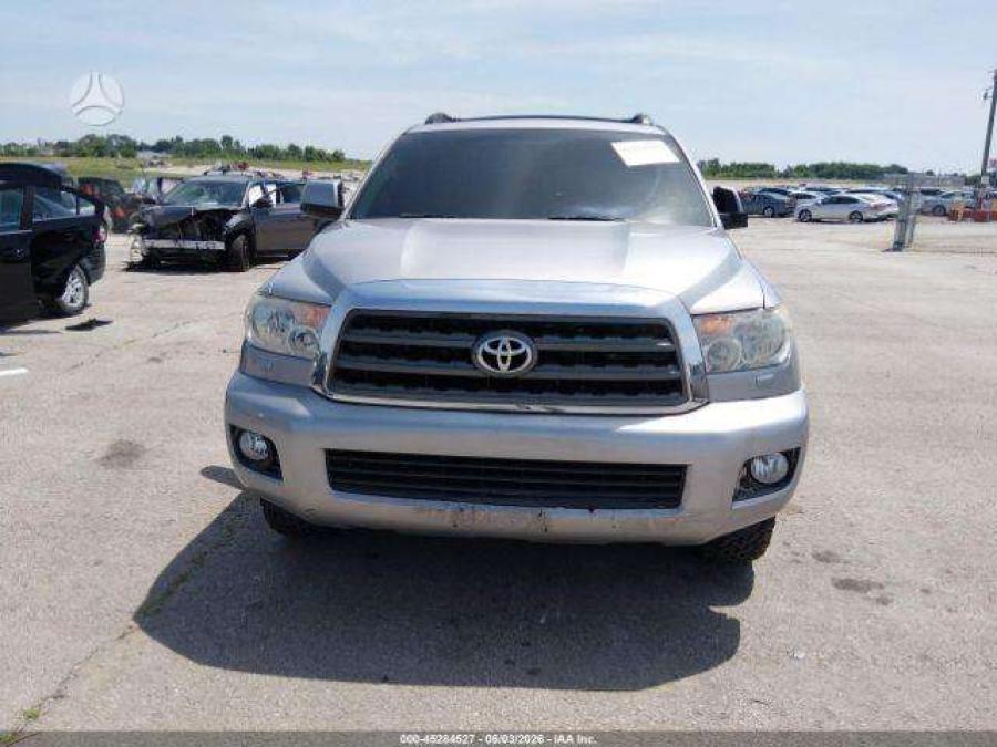 Grey Toyota Sequoia 2017 in Klaipeda, with an engine capacity of 5.70 L and mileage of 317 thousand km for 9300 €, photo 6 on AUTOMOTO.COM.LV