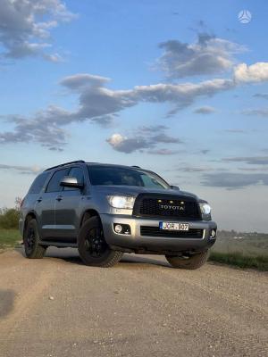 Grey Toyota Sequoia 2010 in Vilnius, with an engine capacity of 5.70 L and mileage of 171 thousand km for 14000 €, photo  on AUTOMOTO.COM.LV