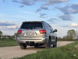 Grey Toyota Sequoia 2010 in Vilnius, with an engine capacity of 5.70 L and mileage of 171 thousand km for 14000 €, photo 3 on AUTOMOTO.COM.LV