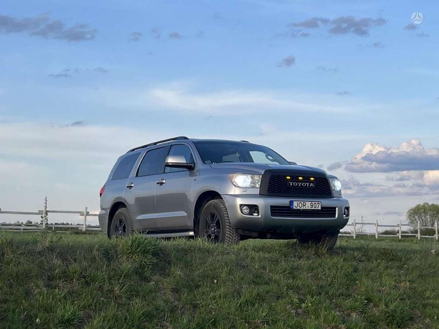 Grey Toyota Sequoia 2010 in Vilnius, with an engine capacity of 5.70 L and mileage of 171 thousand km for 14000 €, photo 8 on AUTOMOTO.COM.LV