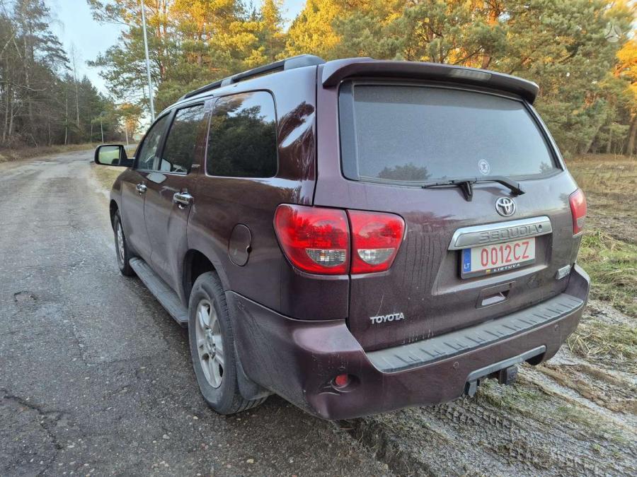 Sarkans Toyota Sequoia 2008 Kauņa, ar dzinēja tilpumu 5.66 L un nobraukumu 249 tūkst. km par 13000 €, foto 5 vietnē AUTOMOTO.COM.LV