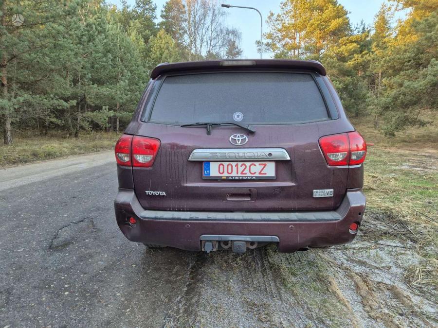 Sarkans Toyota Sequoia 2008 Kauņa, ar dzinēja tilpumu 5.66 L un nobraukumu 249 tūkst. km par 13000 €, foto 7 vietnē AUTOMOTO.COM.LV