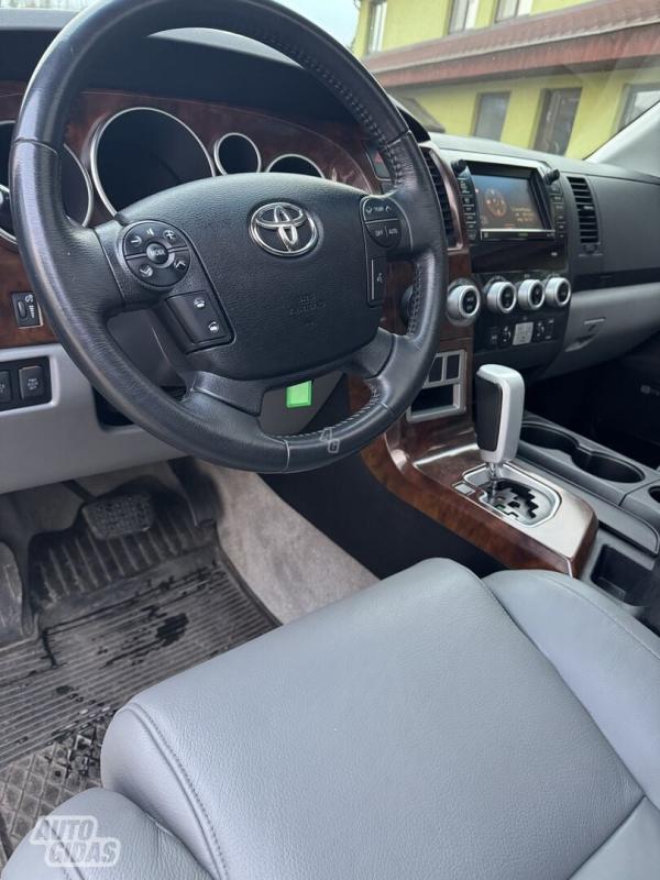 Sarkans Toyota Sequoia 2008 Alīta, ar dzinēja tilpumu 5.70 L un nobraukumu 360 tūkst. km par 14555 €, foto 11 vietnē AUTOMOTO.COM.LV
