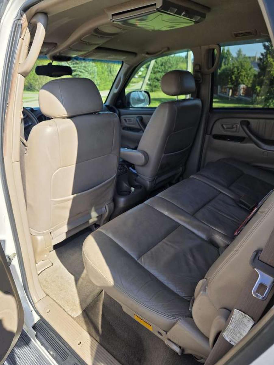 White Toyota Sequoia 2003 in Vilnius, with an engine capacity of 4.66 L and mileage of 270 thousand km for 9500 €, photo 26 on AUTOMOTO.COM.LV