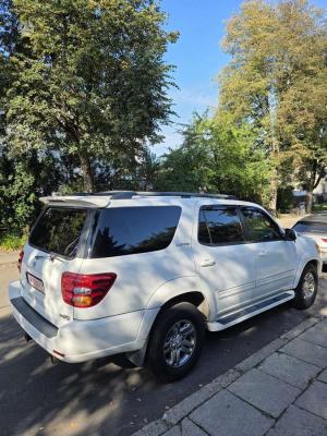 Balts Toyota Sequoia 2003 Viļņa, ar dzinēja tilpumu 4.66 L un nobraukumu 270 tūkst. km par 9500 €, foto  vietnē AUTOMOTO.COM.LV