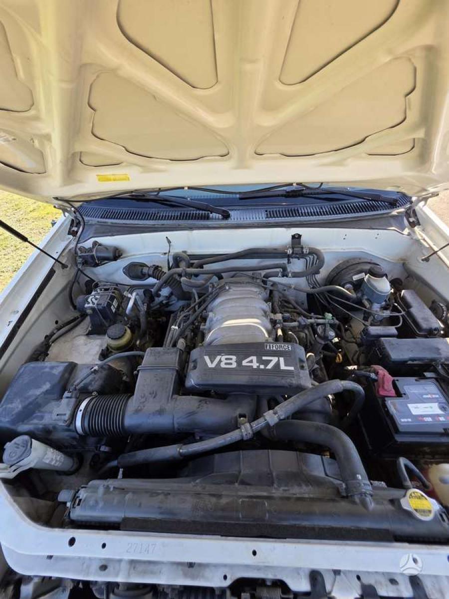 White Toyota Sequoia 2003 in Vilnius, with an engine capacity of 4.66 L and mileage of 270 thousand km for 9500 €, photo 40 on AUTOMOTO.COM.LV