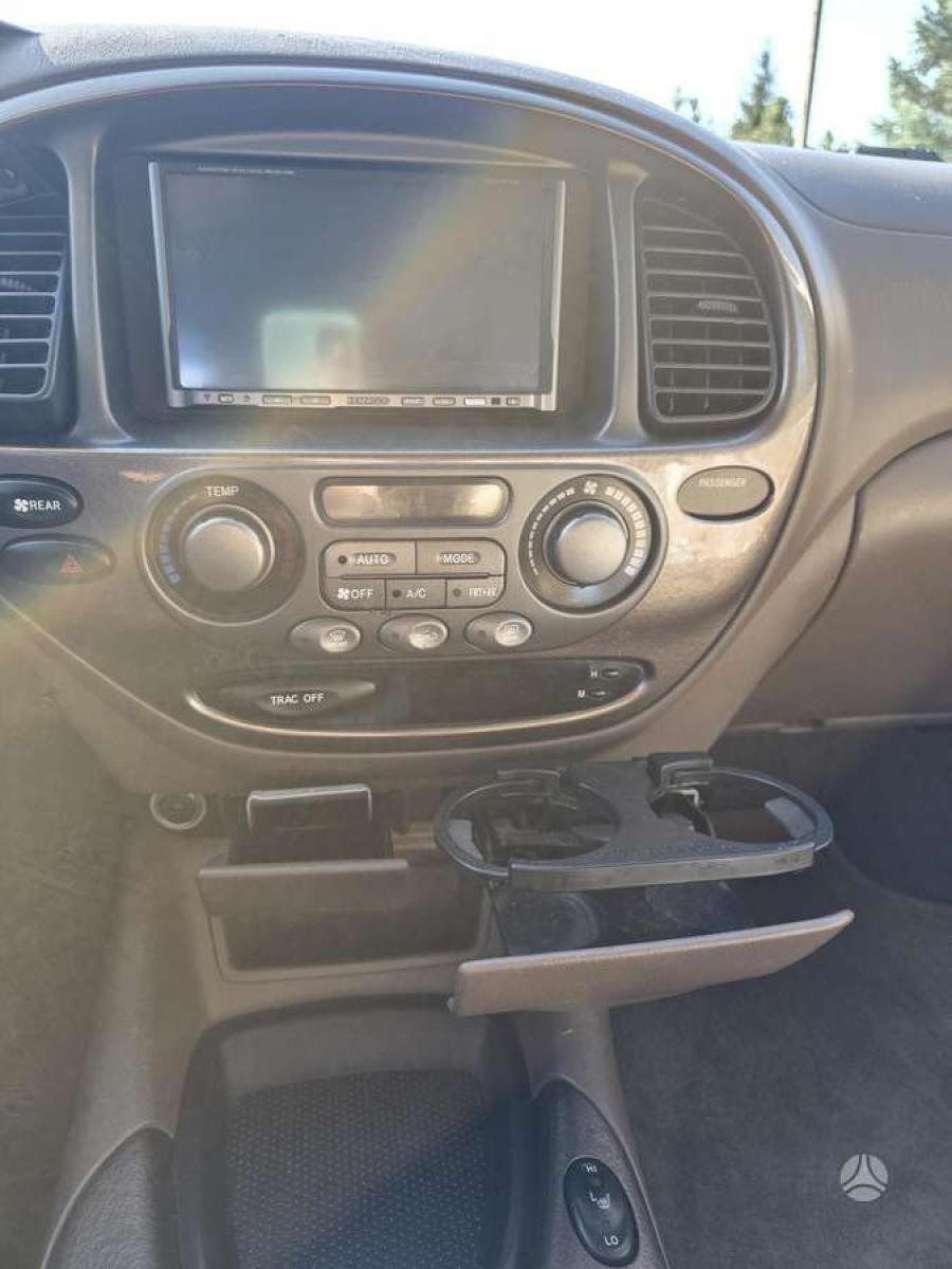 White Toyota Sequoia 2003 in Vilnius, with an engine capacity of 4.66 L and mileage of 270 thousand km for 9500 €, photo 42 on AUTOMOTO.COM.LV