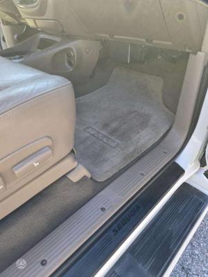 White Toyota Sequoia 2003 in Vilnius, with an engine capacity of 4.66 L and mileage of 270 thousand km for 9500 €, photo 44 on AUTOMOTO.COM.LV