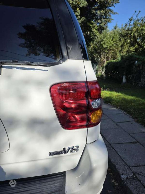 White Toyota Sequoia 2003 in Vilnius, with an engine capacity of 4.66 L and mileage of 270 thousand km for 9500 €, photo 10 on AUTOMOTO.COM.LV