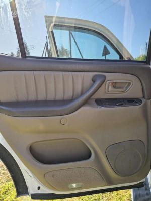 White Toyota Sequoia 2003 in Vilnius, with an engine capacity of 4.66 L and mileage of 270 thousand km for 9500 €, photo 57 on AUTOMOTO.COM.LV