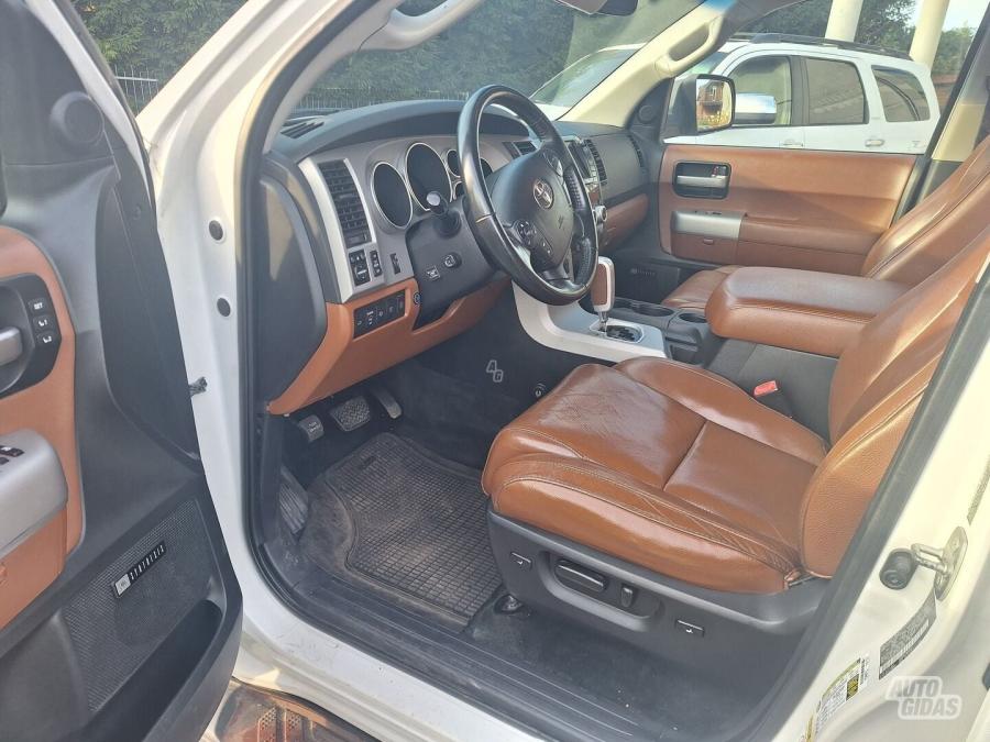 White Toyota Sequoia 2008 in Klaipeda, with an engine capacity of 5.70 L and mileage of 275 thousand km for 13500 €, photo 11 on AUTOMOTO.COM.LV