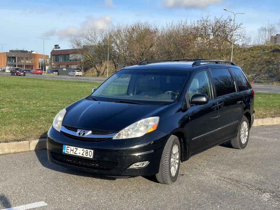 Black Toyota Sienna 2008 in Vilnius, with an engine capacity of 3.50 L and mileage of 212 thousand km for 7900 €, photo 1 on AUTOMOTO.COM.LV