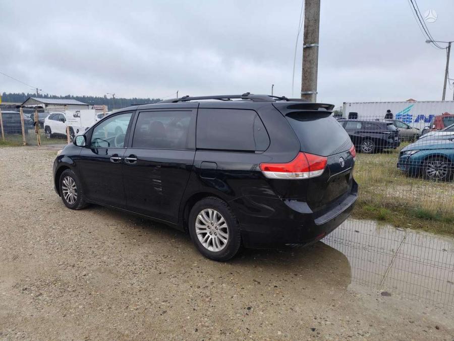 Black Toyota Sienna 2010 in Vilnius, with an engine capacity of 3.46 L and mileage of 160 thousand km for 5700 €, photo 4 on AUTOMOTO.COM.LV
