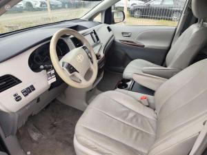 Black Toyota Sienna 2010 in Vilnius, with an engine capacity of 3.46 L and mileage of 160 thousand km for 5700 €, photo 7 on AUTOMOTO.COM.LV