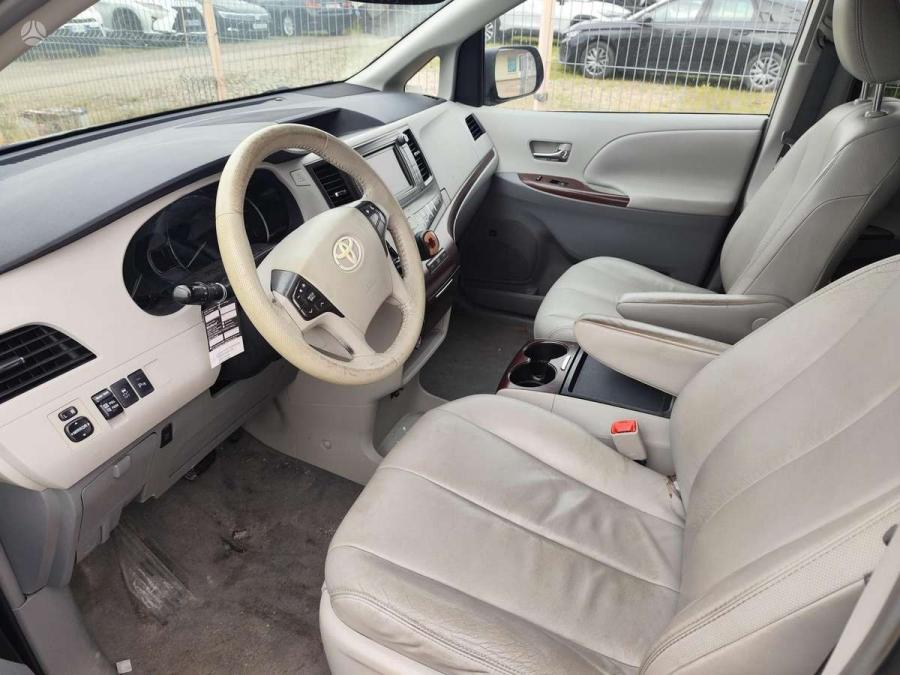 Black Toyota Sienna 2010 in Vilnius, with an engine capacity of 3.46 L and mileage of 160 thousand km for 5700 €, photo 7 on AUTOMOTO.COM.LV