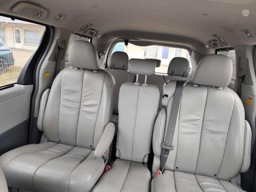 Black Toyota Sienna 2010 in Vilnius, with an engine capacity of 3.46 L and mileage of 160 thousand km for 5700 €, photo 8 on AUTOMOTO.COM.LV