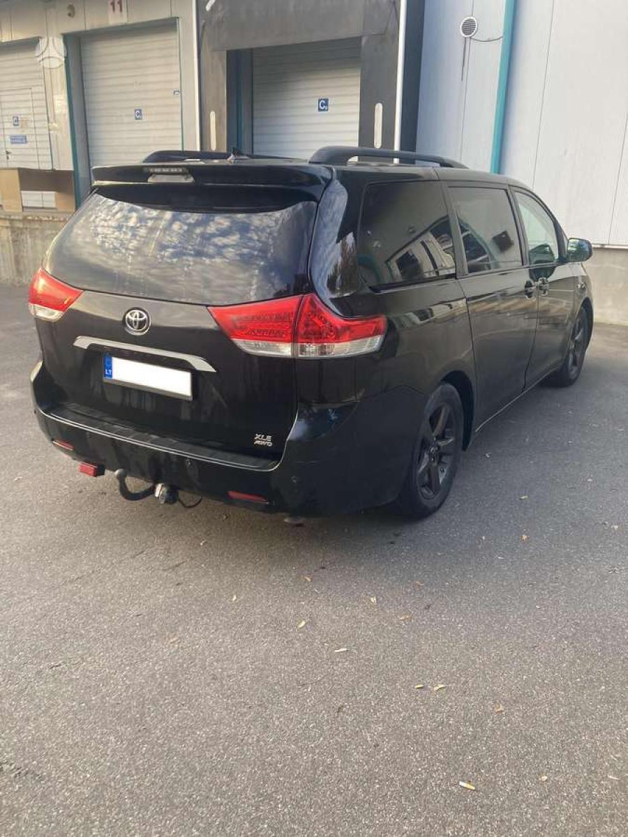 Melns Toyota Sienna 2012 Viļņa, ar dzinēja tilpumu 3.46 L un nobraukumu 365 tūkst. km par 10500 €, foto 4 vietnē AUTOMOTO.COM.LV