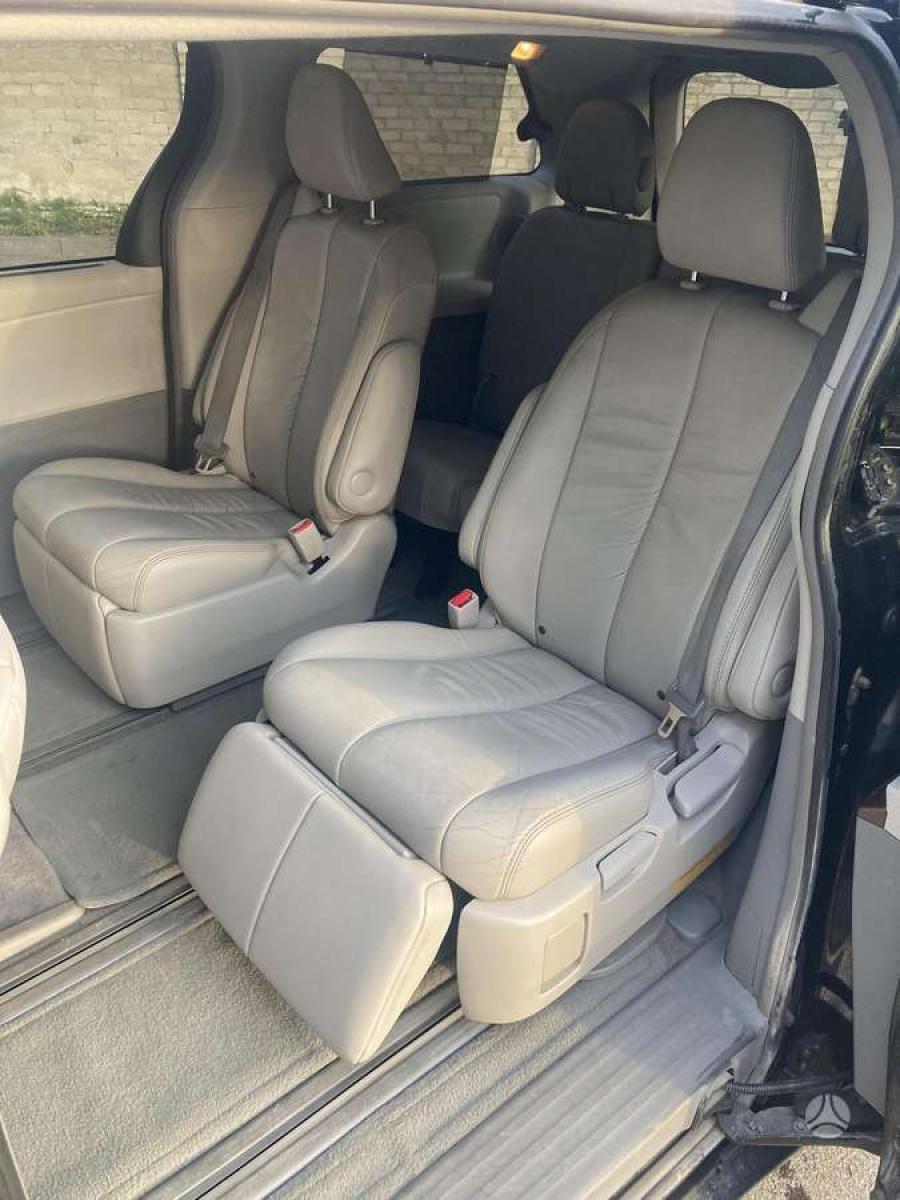 Melns Toyota Sienna 2012 Viļņa, ar dzinēja tilpumu 3.46 L un nobraukumu 365 tūkst. km par 10500 €, foto 8 vietnē AUTOMOTO.COM.LV