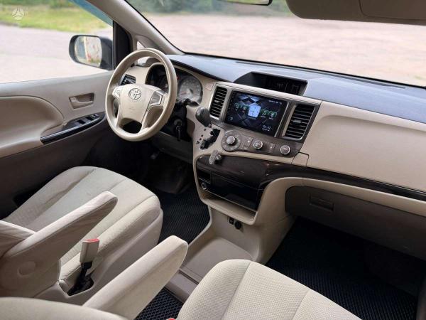 Black Toyota Sienna 2012 in Vilnius, with an engine capacity of 3.50 L and mileage of 268 thousand km for 9700 €, photo 2 on AUTOMOTO.COM.LV