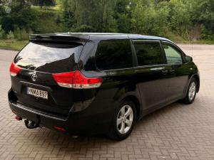 Black Toyota Sienna 2012 in Vilnius, with an engine capacity of 3.50 L and mileage of 268 thousand km for 9700 €, photo 6 on AUTOMOTO.COM.LV