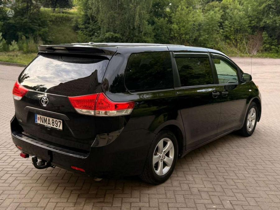 Black Toyota Sienna 2012 in Vilnius, with an engine capacity of 3.50 L and mileage of 268 thousand km for 9700 €, photo 6 on AUTOMOTO.COM.LV