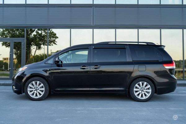 Black Toyota Sienna 2013 in Klaipeda, with an engine capacity of 3.46 L and mileage of 192 thousand km for 18000 €, photo 4 on AUTOMOTO.COM.LV