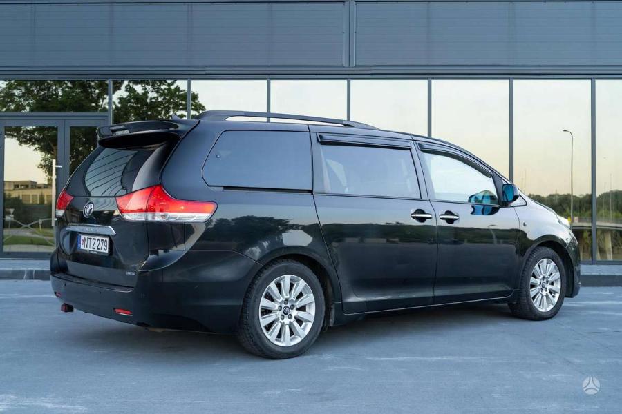 Black Toyota Sienna 2013 in Klaipeda, with an engine capacity of 3.46 L and mileage of 192 thousand km for 18000 €, photo 7 on AUTOMOTO.COM.LV