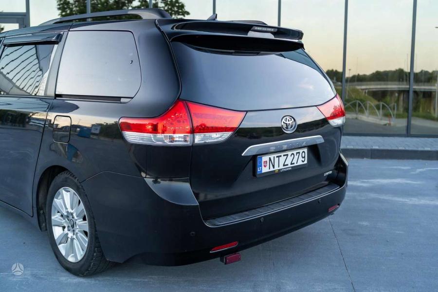 Black Toyota Sienna 2013 in Klaipeda, with an engine capacity of 3.46 L and mileage of 192 thousand km for 18000 €, photo 10 on AUTOMOTO.COM.LV